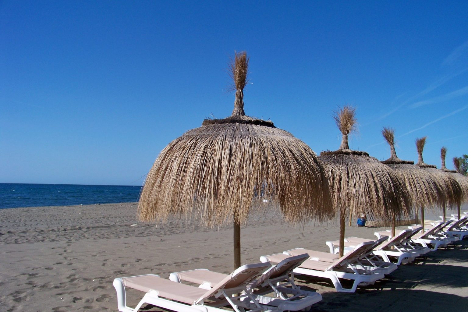 Las mejores playas de Estepona - Villa La Encina Bahía Dorada